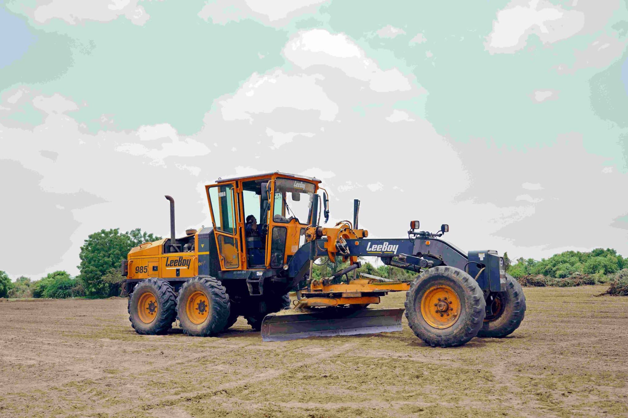 17 Types of heavy construction equipment and Their Uses - OkCivil